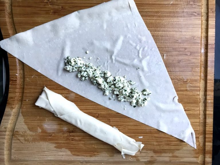 Einfache Börek Stangen mit Feta schnell selber gemacht - YUMYUMS