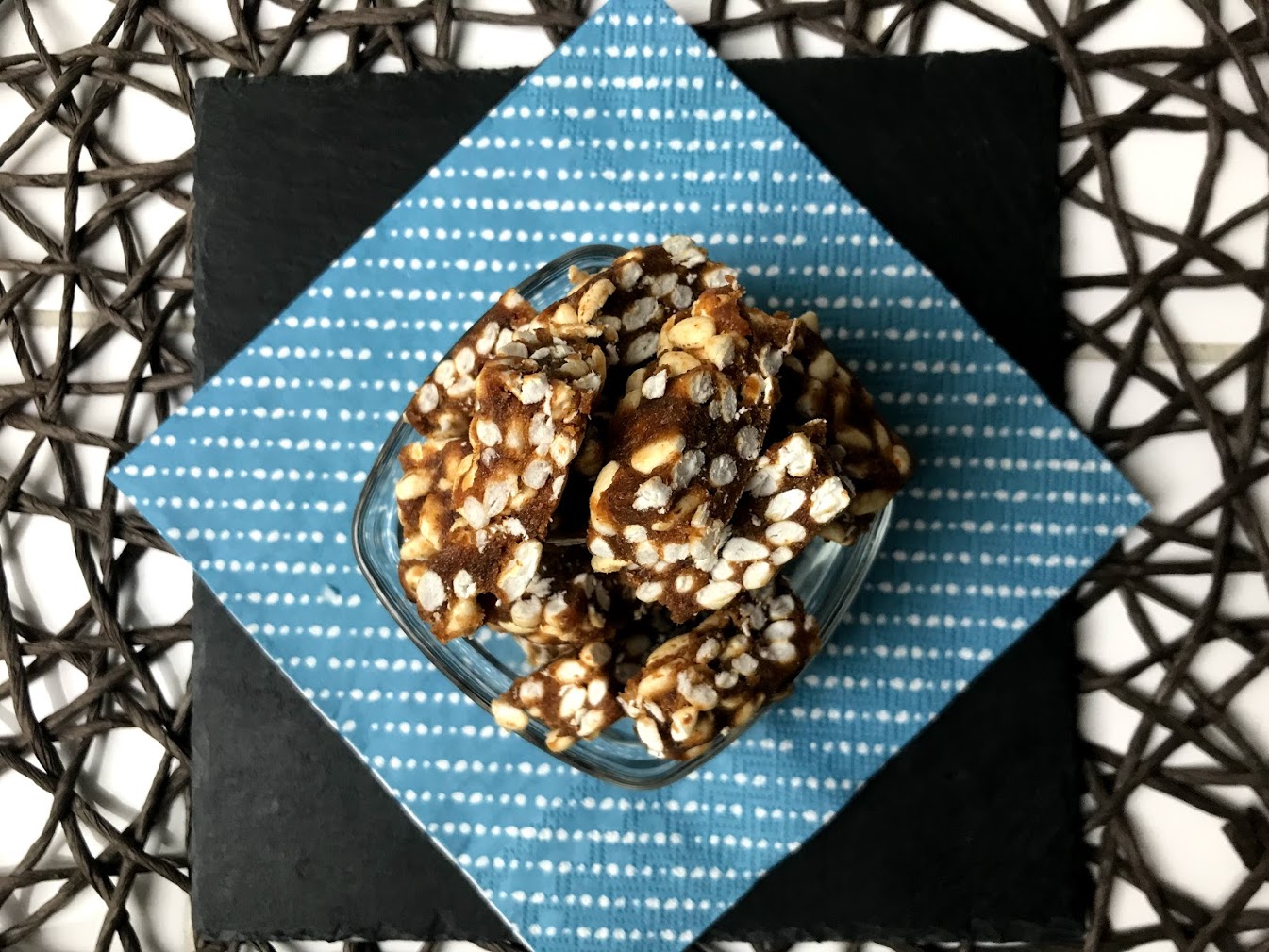 Puffreis Dattel Riegel mit Weetabix und Cashewmus - YUMYUMS